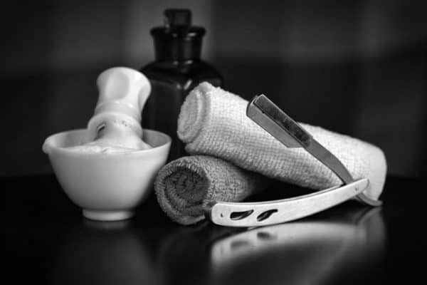 How to Shave with a Straight Razor - A Guide for Beginners